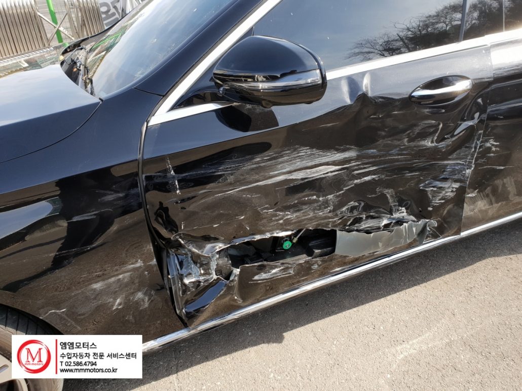 벤츠 E300 측면사고수리 도어 휀다 필러 수리 수입차 전문 서비스센터 엠엠모터스 Mm모터스