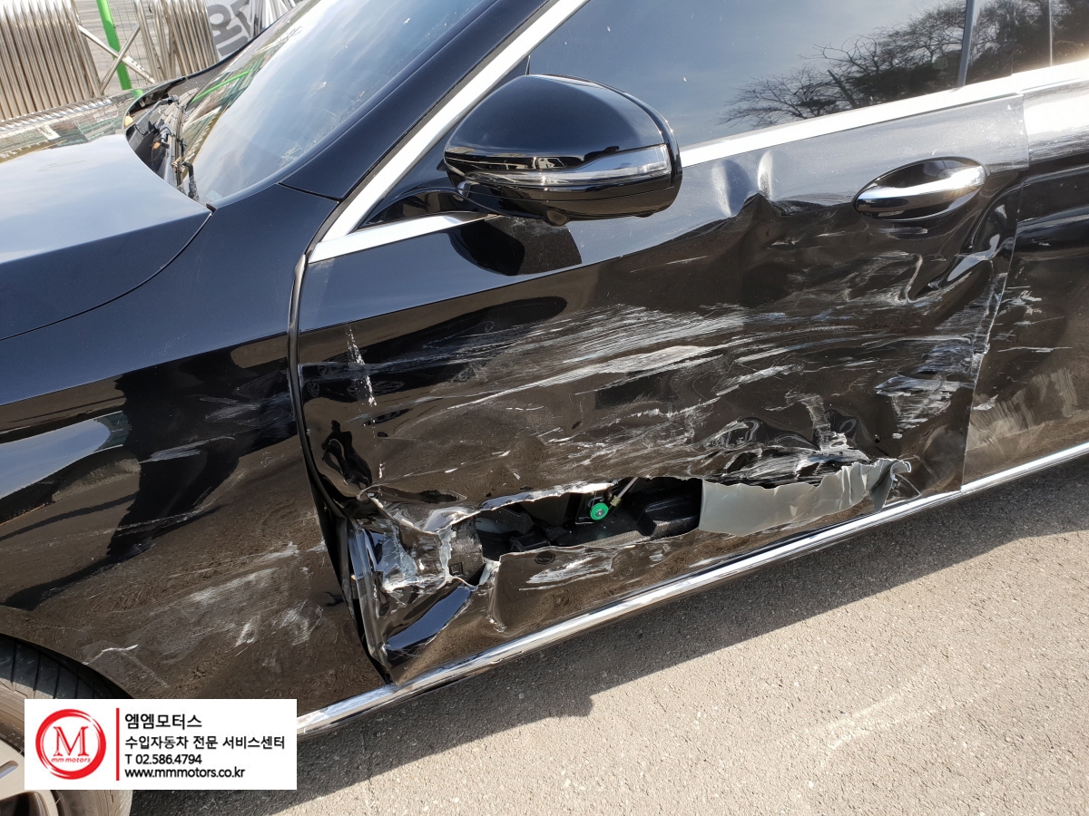 벤츠 E300 측면사고수리 도어 휀다 필러 수리 수입차 전문 서비스센터 엠엠모터스 Mm모터스